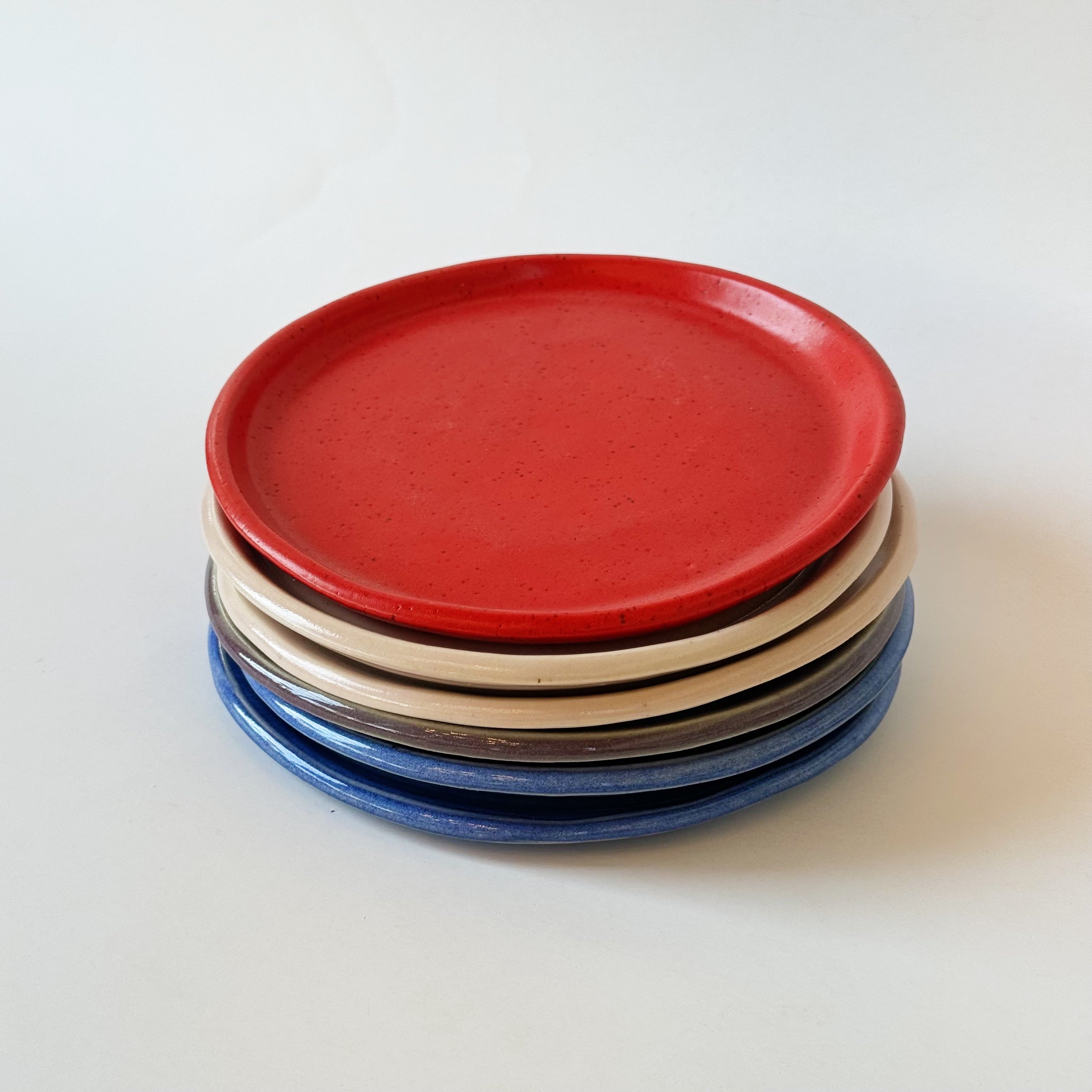 Medium Plate | Madeleine Schmidt – Ruby Clay Company