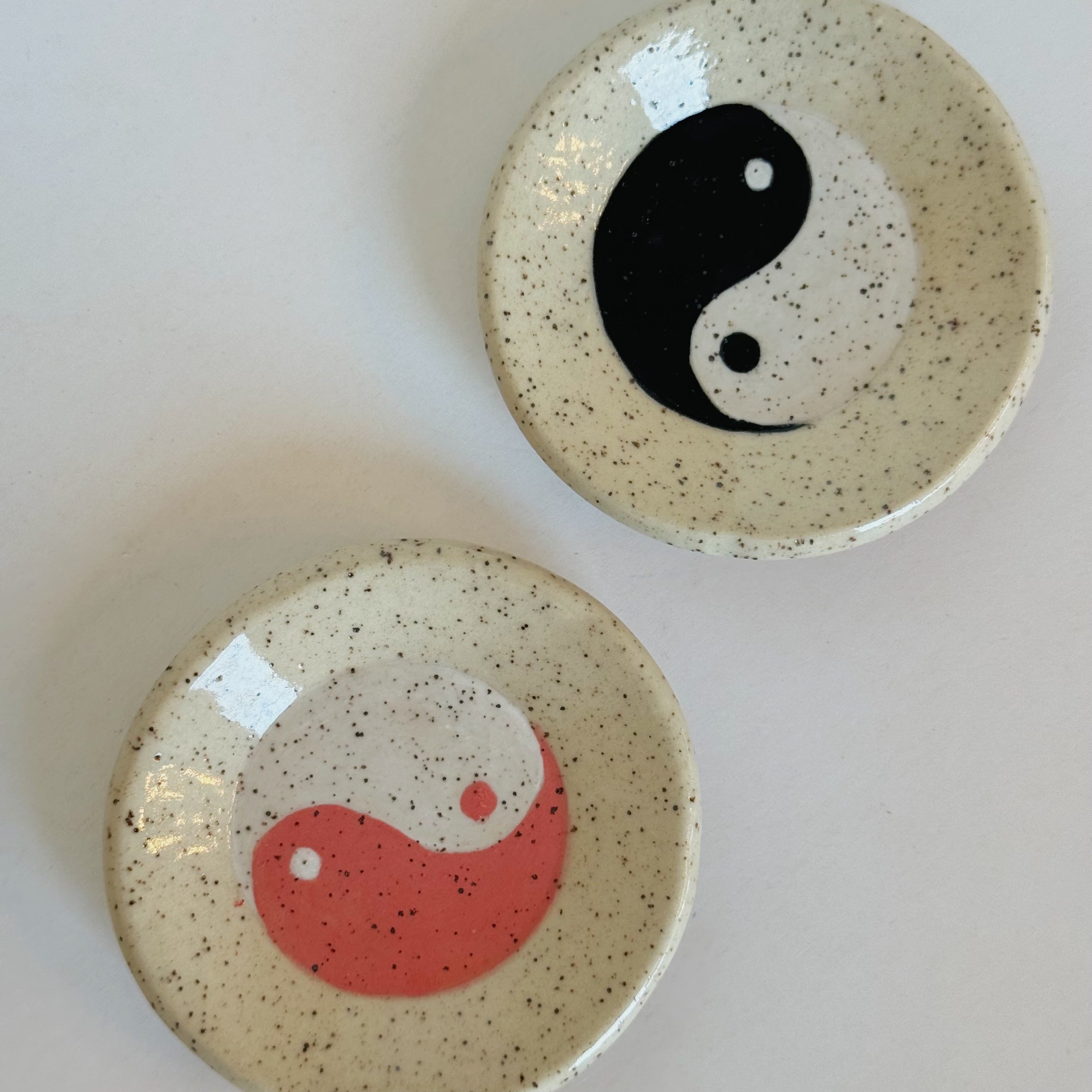 Yin-Yang Dish | Madeleine Schmidt – Ruby Clay Company
